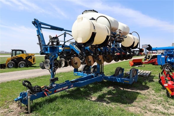 AG & Construction Equipment Specialists - Apple Farm Service