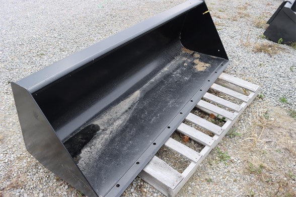 Light Material NEW HOLLAND BUCKET 83" 73378 - Apple Farm Service
